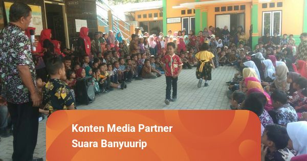 SDN 1 Ngelo Gelar Fashion Show Batik | kumparan.com